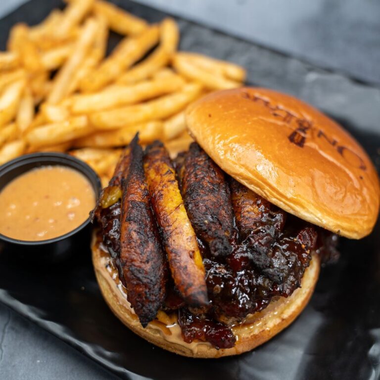 Dining – On Par Bar